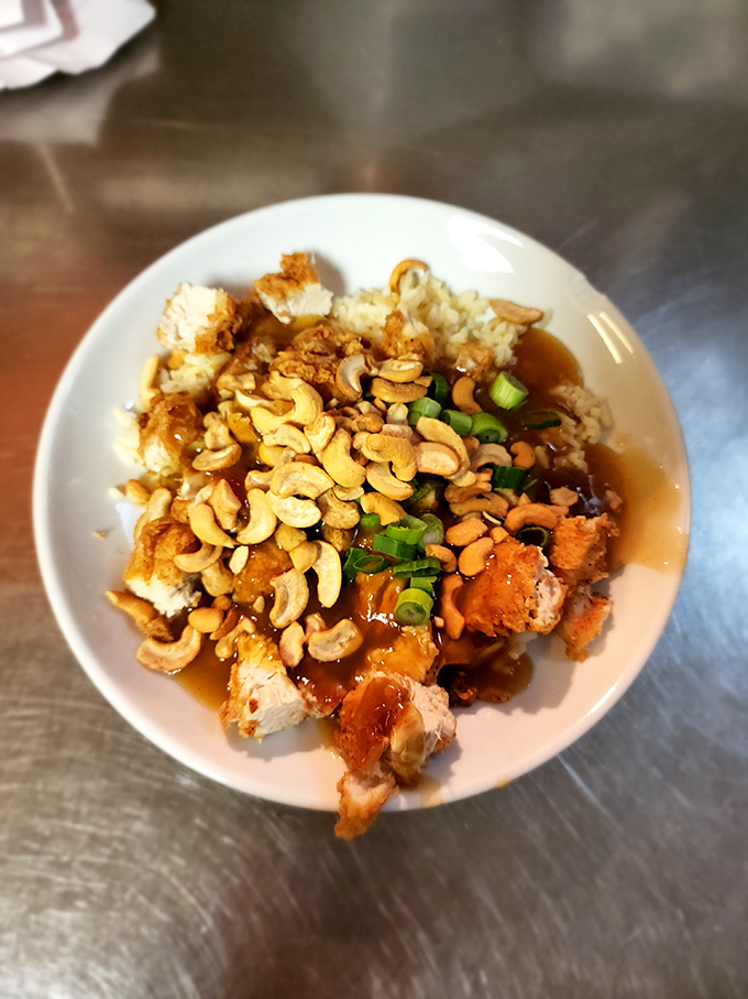Cashew chicken with a generous sprinkle of nuts – proof that sometimes the simplest dishes deliver the most satisfaction.