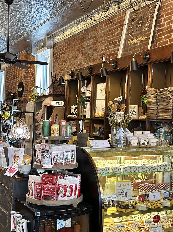 Exposed brick walls and pressed tin ceiling – they literally don't make 'em like this anymore, folks.