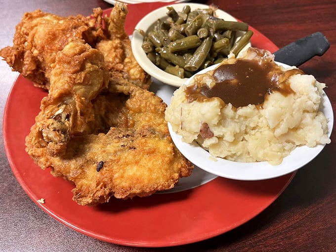 Southern-fried chicken with creamy mashed potatoes and green beans – comfort food that speaks fluent Southern.