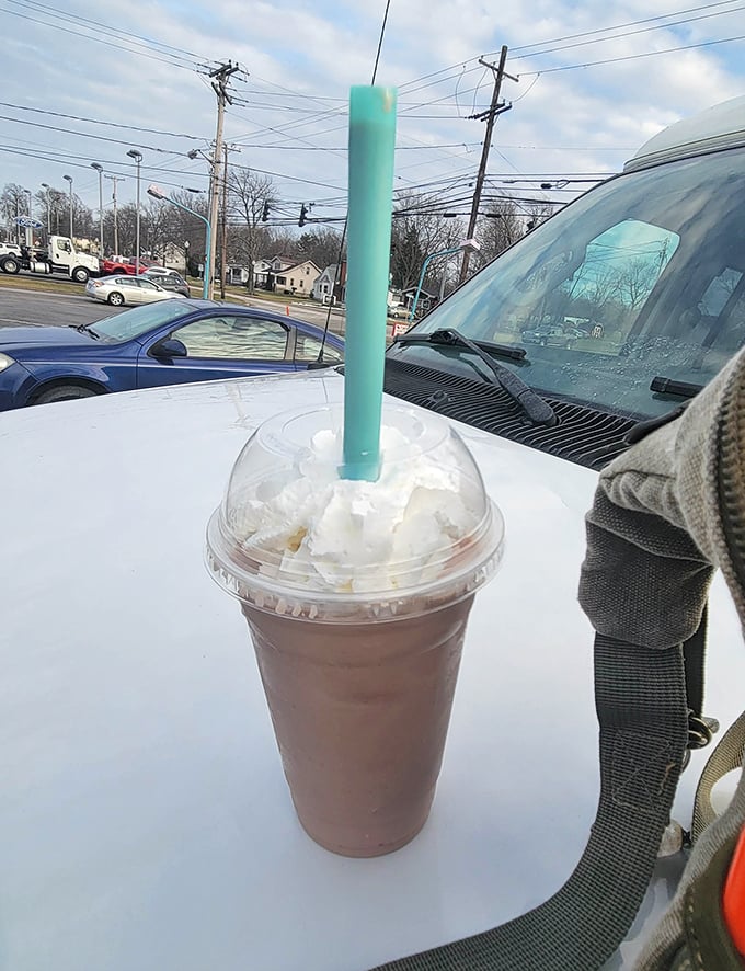 Even the milkshakes wear turquoise accessories here—a creamy chocolate concoction that's worth every delicious calorie.