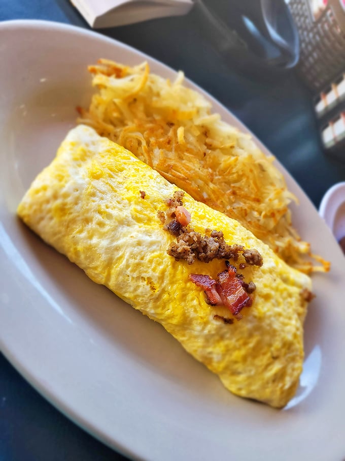 This omelet has achieved what politicians can't—bringing together different ingredients in perfect harmony without compromising integrity.