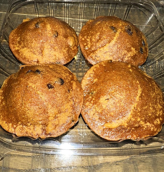 These golden-brown pumpkin muffins aren't just baked goods – they're edible hugs waiting to brighten your morning coffee ritual.