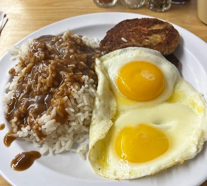 Rice and gravy alongside perfectly cooked eggs – proof that breakfast doesn't need to be complicated to be extraordinary.