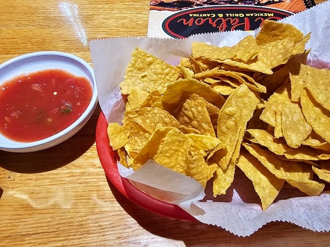 The humble chip and salsa—first act in the Mexican food symphony and often the measure of what's to come. Spoiler: excellence awaits.