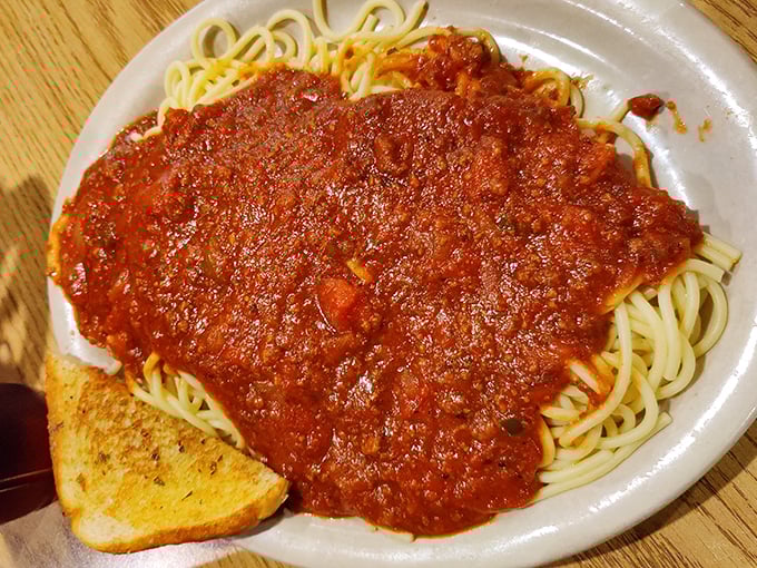Spaghetti with meat sauce and garlic bread – proof that sometimes the classics endure because they're simply, undeniably satisfying. 