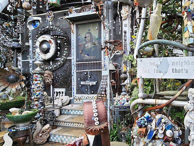 The Mona Lisa gets the Vanadu treatment behind this portal to wonderland. Even Leonardo might appreciate this unconventional framing.
