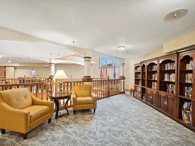 A library that would make any bookworm feel at home, with enough reading material to outlast even the longest Missouri winter. 