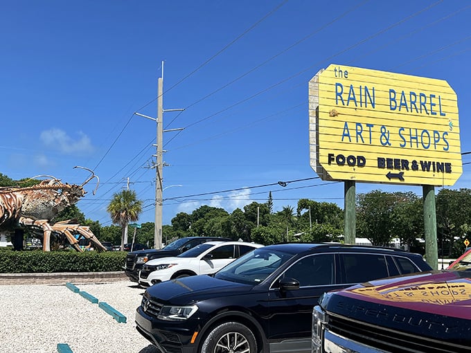 The cheerful yellow sign promises art, shopping, and refreshments – the holy trinity of Florida Keys attractions, with a side of giant lobster.