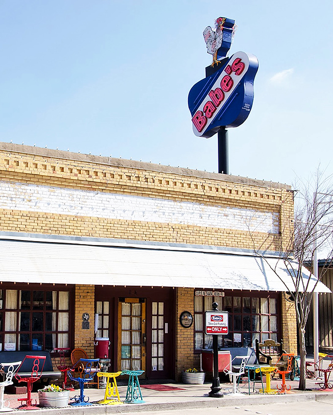 Babe's sign: That guitar-shaped sign isn't just cute—it's conducting a symphony of crispy, juicy chicken goodness inside.