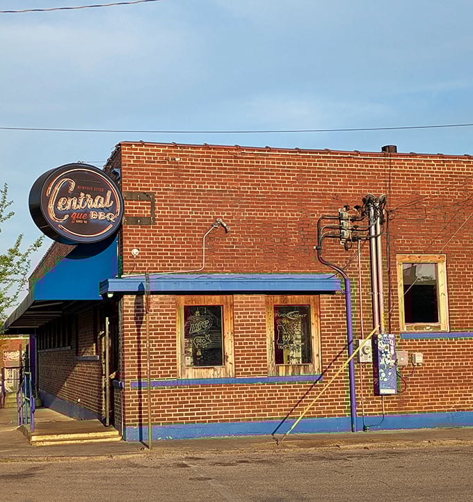 Memphis brick and barbecue tradition come together like peanut butter and jelly—absolutely perfectly.