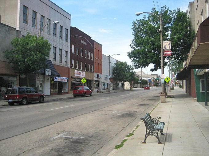 Galesburg's historic downtown invites leisurely strolls and spontaneous dining decisions that won't require a second mortgage.