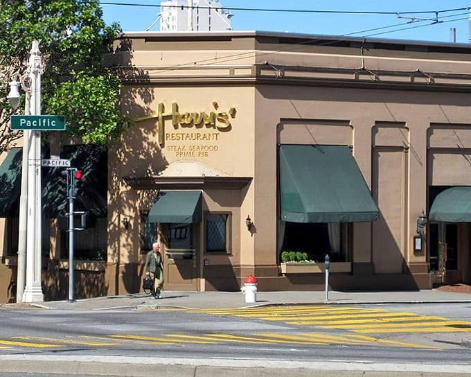 San Francisco sophistication meets prime beef in this elegant corner of Van Ness Avenue.