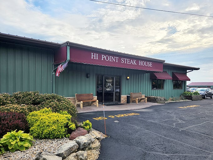 Hi Point's green and red exterior practically shouts "serious steakhouse inside"—and boy, does it deliver on that promise.