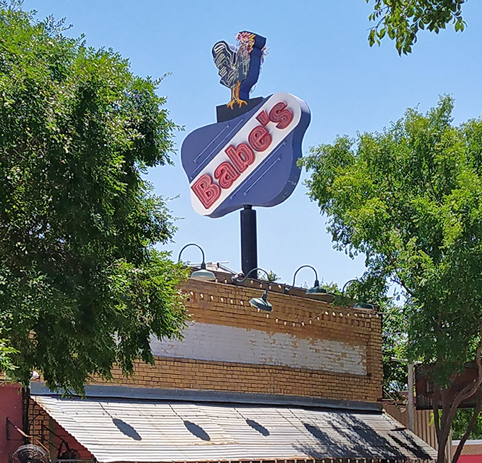 Babe's exterior: Yellow brick, colorful chairs, and chicken worth driving across Texas for—this isn't Kansas anymore, Dorothy.