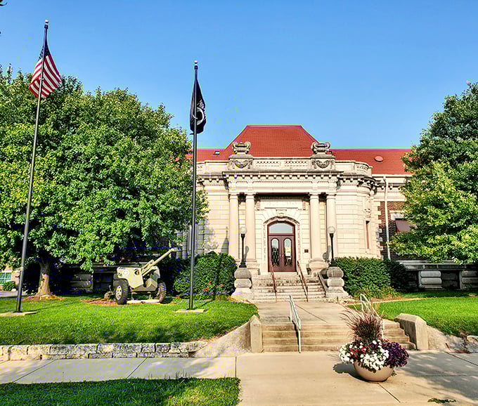 Now that’s an entrance! A grand library front that feels like the start of a delicious chapter.