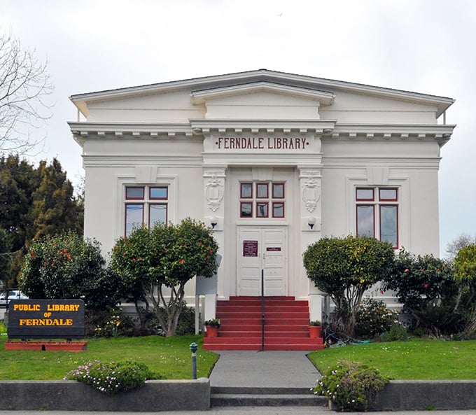 That library looks so elegant, you'd check out books just to visit the building. 