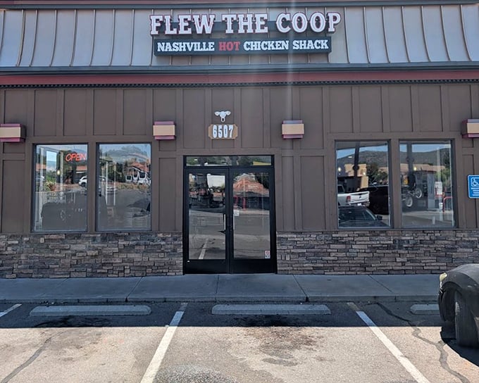 Flew the Coop brings Tennessee tradition to tourist country, where spice levels challenge even desert dwellers.