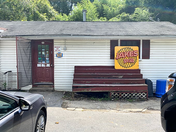 This cozy spot looks like your neighbor's house, if your neighbor happened to be a BBQ genius.