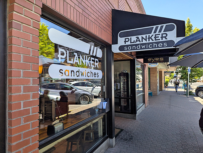 Modern deli aesthetics that would make any HGTV host jealous. Plus sandwiches! 