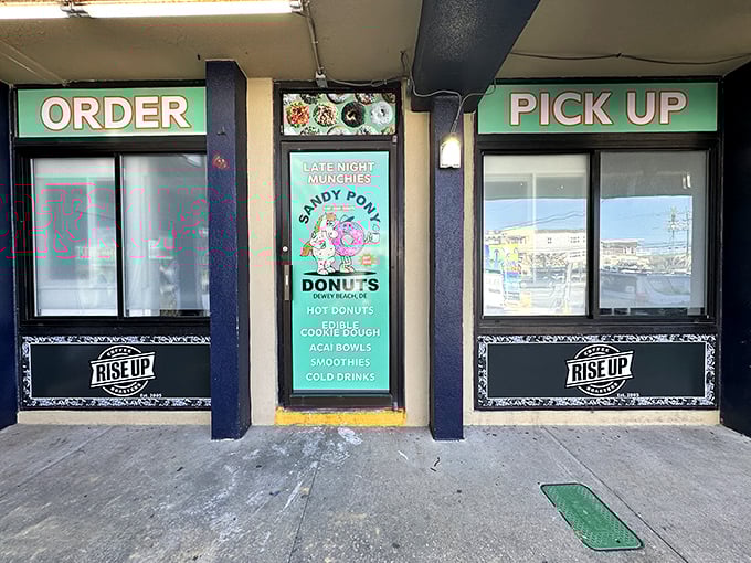 "ORDER" on one side, "PICK UP" on the other – the most important directions you'll follow at the beach.