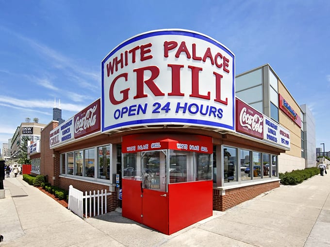 Red, white, and delicious - this 24-hour beacon never stops serving comfort.