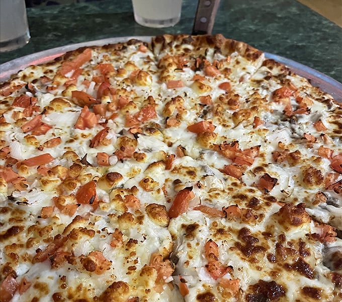 This pizza doesn't need a passport to deliver international flavor – the gyro-inspired creation proves Ohio knows a thing or two about culinary fusion.