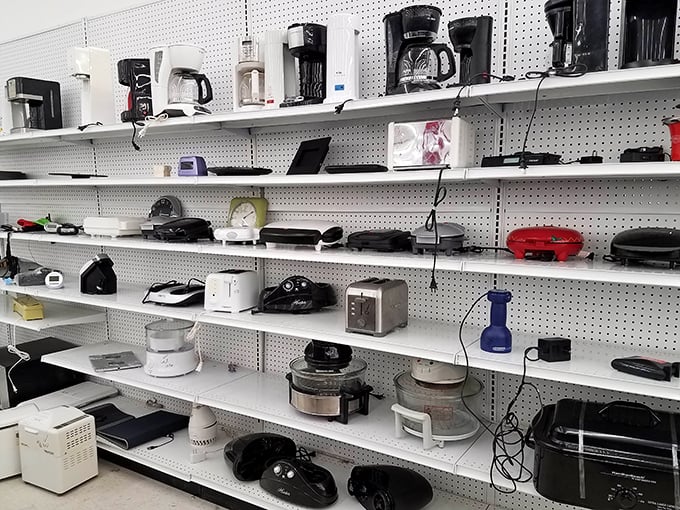 Kitchen gadgets galore – someone's culinary dreams became your bargain-hunting reality in this appliance wonderland.