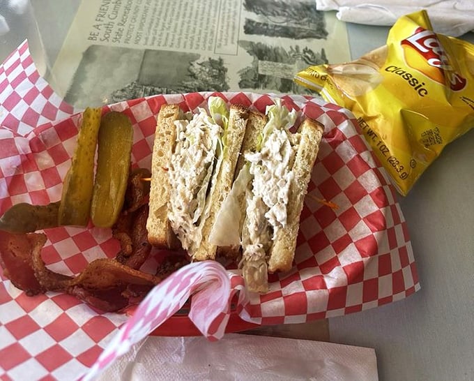 A sandwich served with classic red-checkered flair – proof that between two slices of great bread, happiness is always possible.