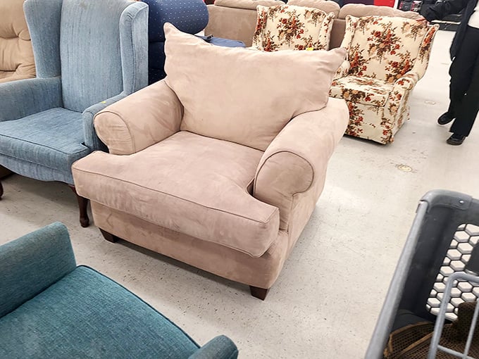Cozy armchairs waiting for their next chapter – like speed dating for furniture, but with a much higher success rate.