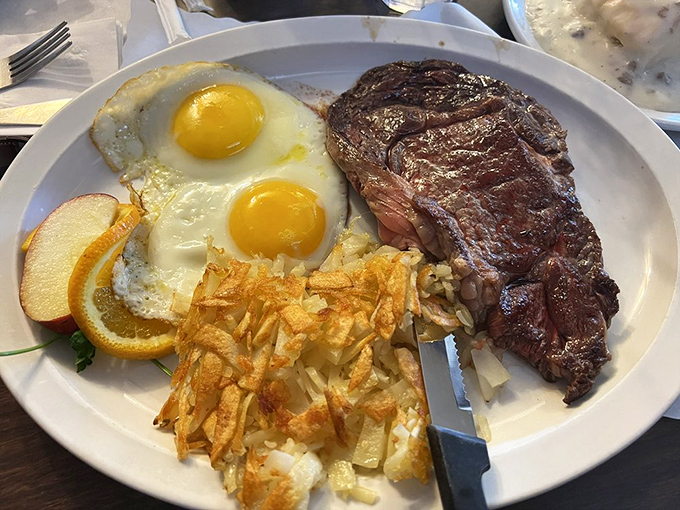 When breakfast ventures into lunch territory – a perfectly cooked steak alongside sunny eggs and golden hash browns. Vacation mode: activated.