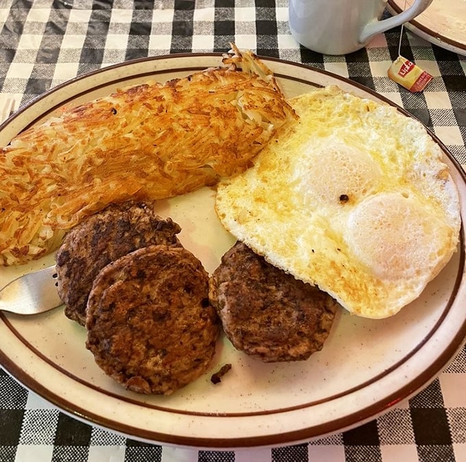 The breakfast combo that launched a thousand road trips – eggs, meat, and sides in perfect diner harmony.
