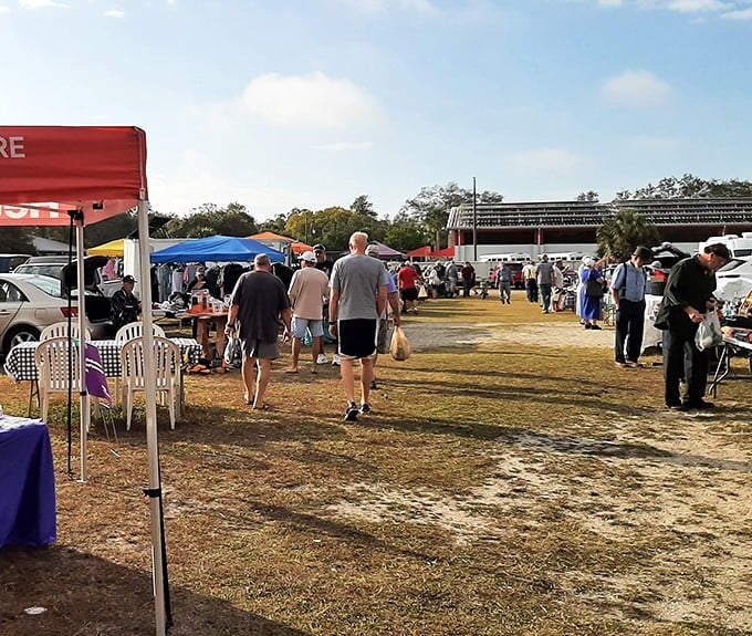 Early birds and seasoned pros navigate the aisles like they're hunting for buried treasure—because they are.