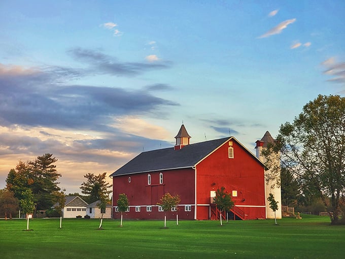 This picture-perfect red barn wouldn't look out of place on a jigsaw puzzle or calendar—quintessential Midwest in living color.