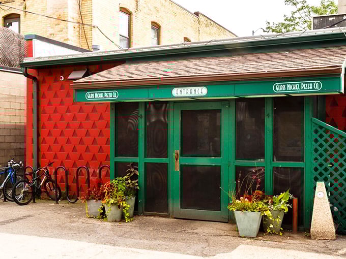 That distinctive red pattern isn't just decoration—it's a beacon for serious pizza lovers.