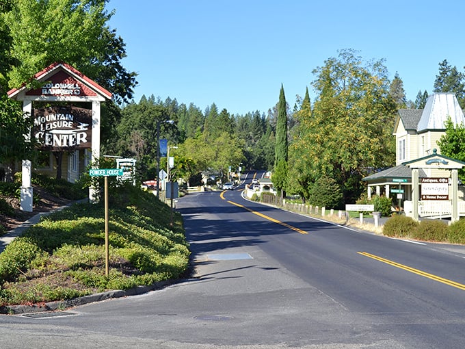 "Mountain Leisure Center" isn't just a sign—it's Groveland's entire philosophy! This winding road promises antiques, gifts, and the pace your doctor ordered.