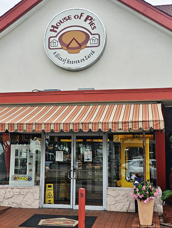 "A Slice of Heaven on Earth" isn't just clever marketing – House of Pies delivers on the divine promise.