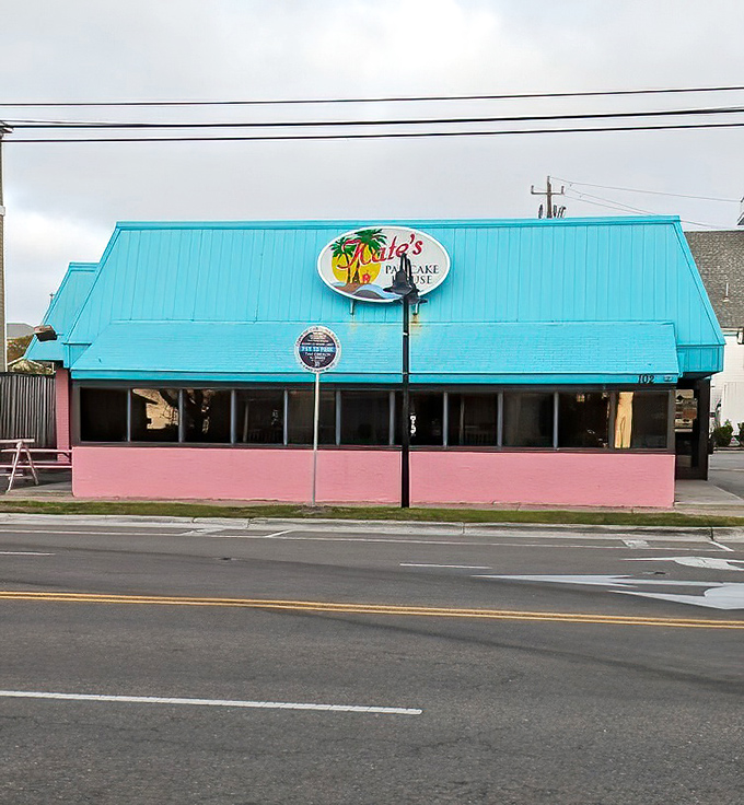 Kate's tropical colors practically shout "vacation breakfast" to every hungry beach visitor passing by.