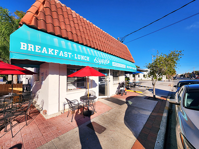 Turquoise walls and red tile roofs create the perfect backdrop for comfort food that matches the vibrant colors.