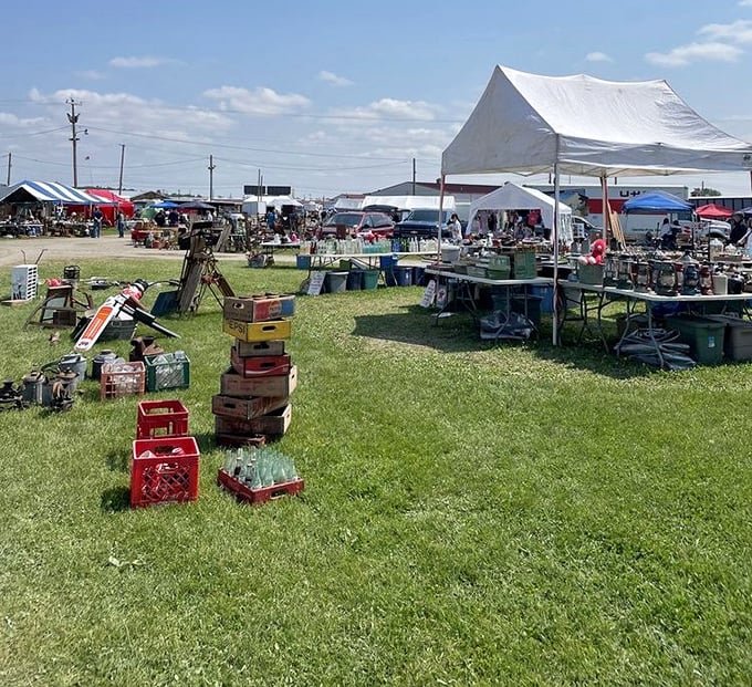Fresh air shopping brings out the best in both vendors and treasure seekers.