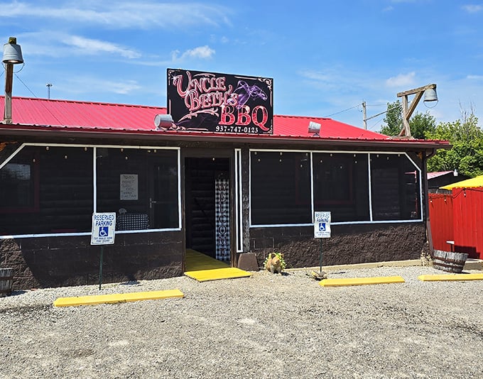 That red roof stands out like a barbecue beacon in small-town America's heartland.