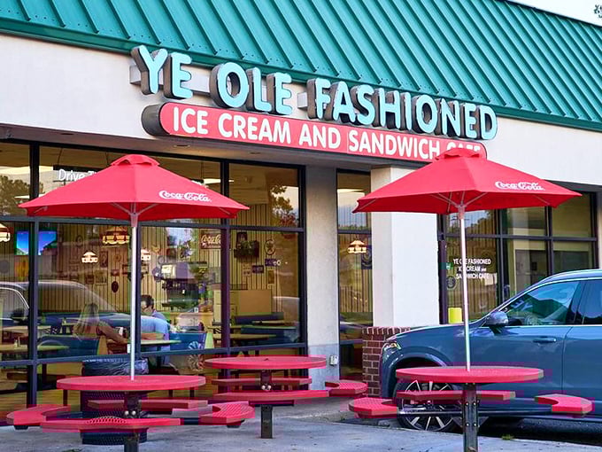 Turquoise roofs and red tables scream summer fun, where sandwiches and ice cream live in perfect harmony year-round.