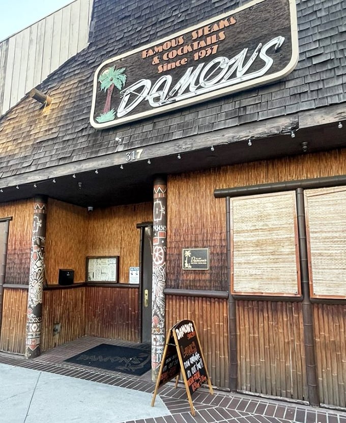 The vintage Damon's sign has been guiding hungry Angelenos to "Famous Steaks & Cocktails" since 1937.