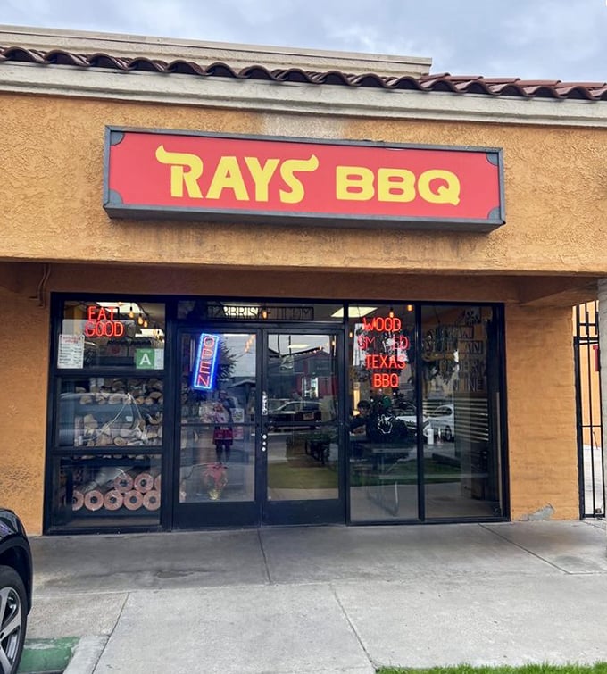 Those glowing "Wood Fired Texas BBQ" signs at Ray's aren't just decoration—they're a solemn promise that's kept with every smoky bite.