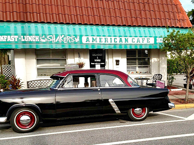 When your restaurant looks this cheerful, the food inside better deliver happiness – and it absolutely does.