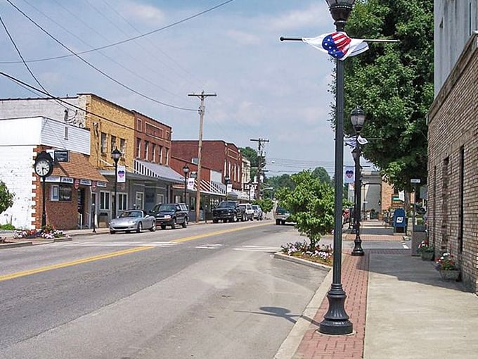 These colorful storefronts in Summersville prove that small towns can be both functional and beautiful. 