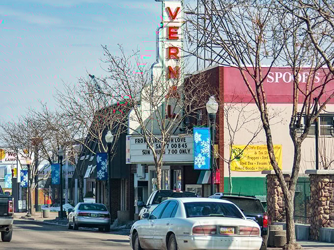 Downtown Vernal combines dinosaur fame with human-sized prices – proving that not everything prehistoric needs to cost a fortune.
