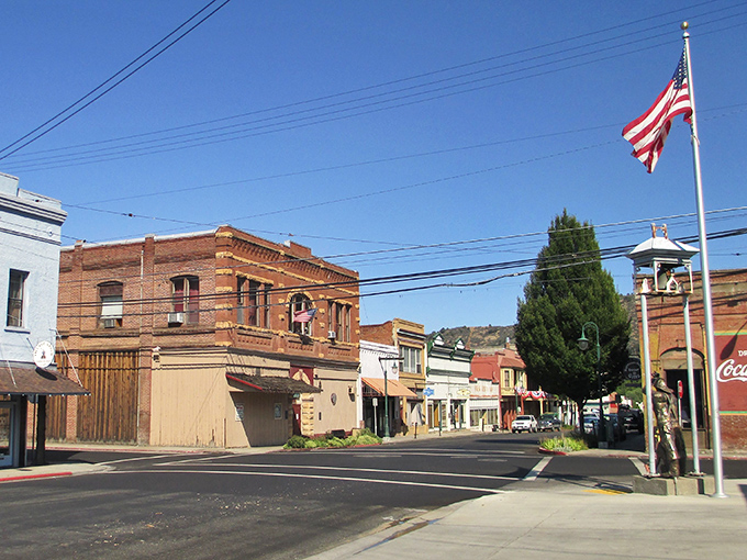 Old Glory waves over Yreka's brick-lined street—Norman Rockwell would've set up his easel right here.