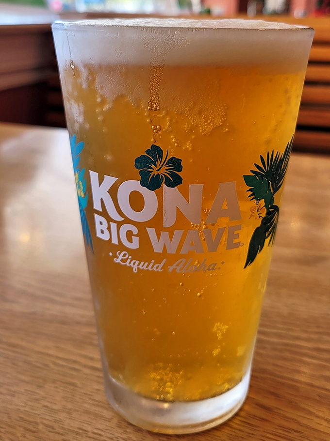 Nothing complements a slice like a cold Kona Big Wave – liquid aloha in a glass that makes Florida feel even more tropical.