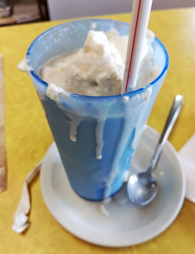 The Boston Cooler—where ginger ale meets ice cream in a fizzy, creamy romance. Like a first kiss that tingles all the way down.