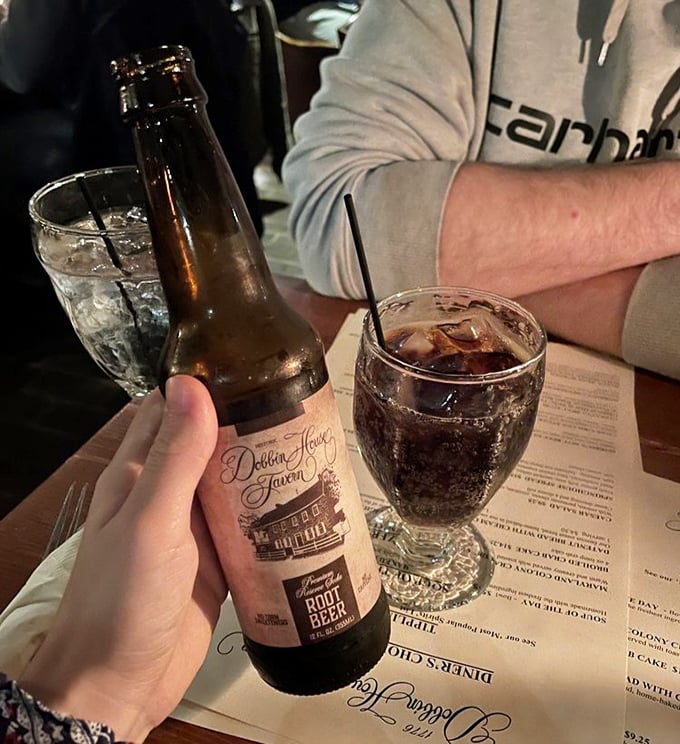 Even the root beer comes with a history lesson—served in a glass that makes you feel like you're toasting the Founding Fathers.
